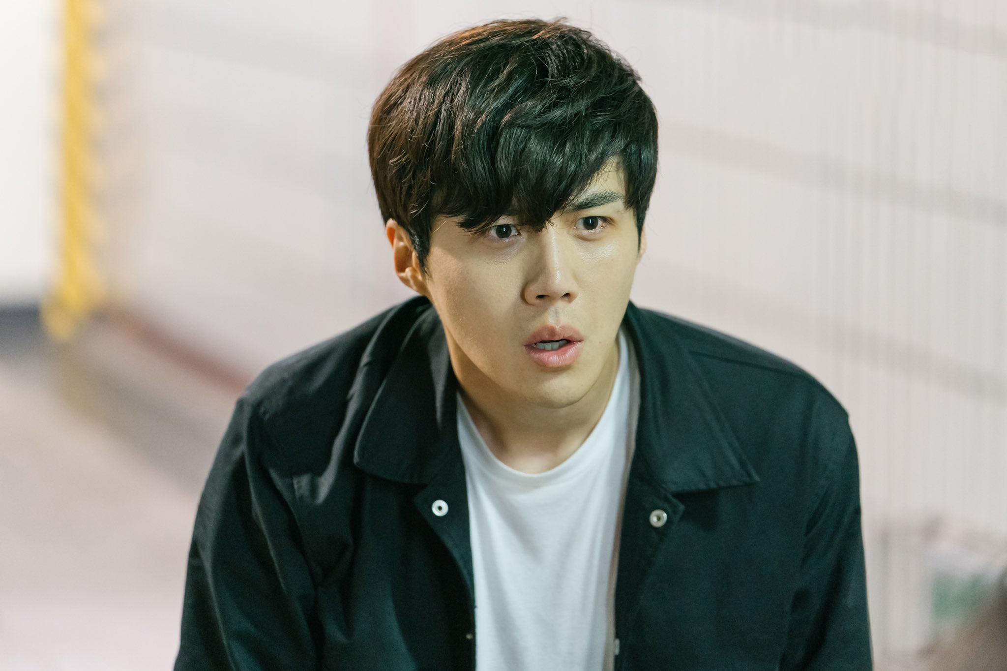 Actorul Kim Sun-ho ne dezvăluie trauma severă prin care a trecut copil ...